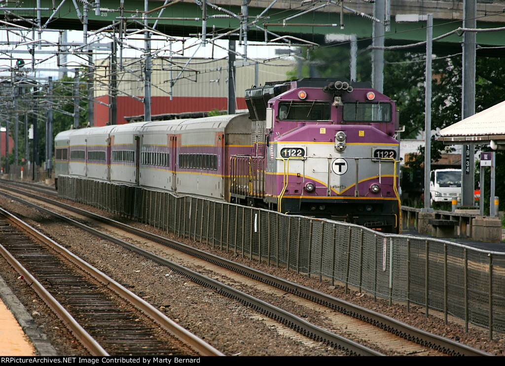 MBTA 1122 Pushing Train 820